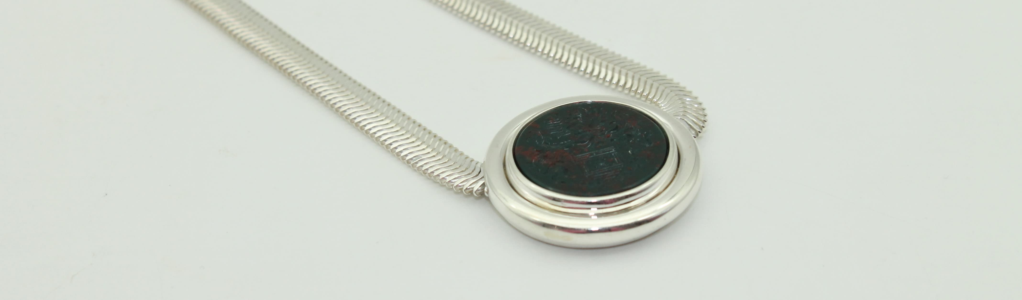 March Birthstone: Bloodstone Colour, Symbolism & Origin – Anna Rosholt ...
